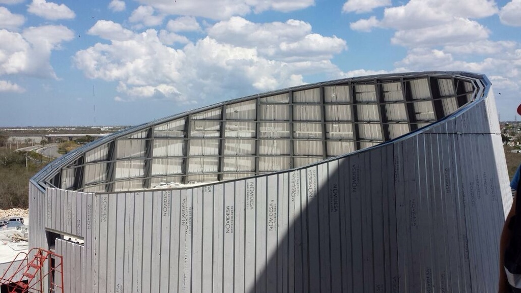 Panel aislante para fachadas IKOS de NOVIDESA