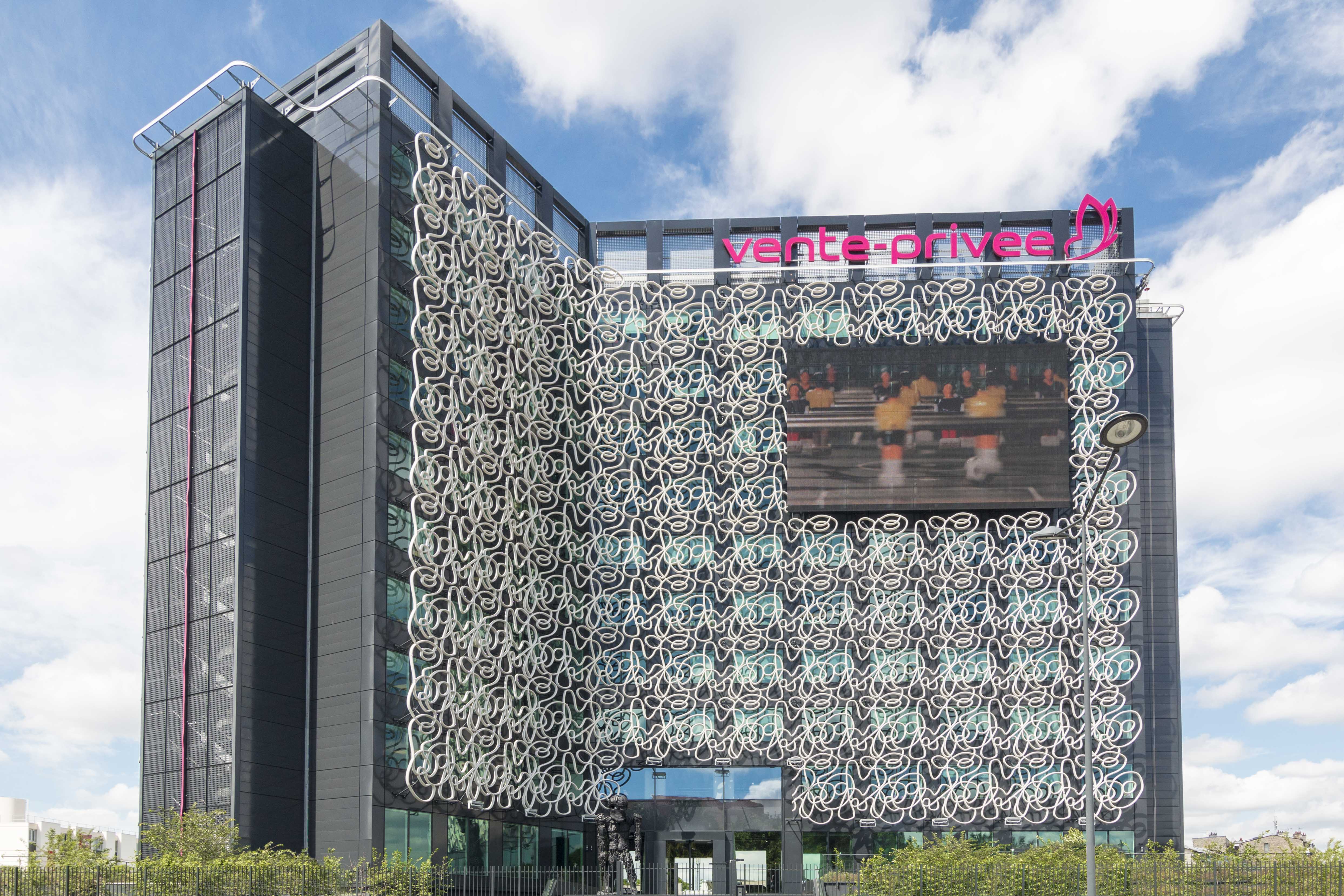 Gallery of Perforated Panels - 15