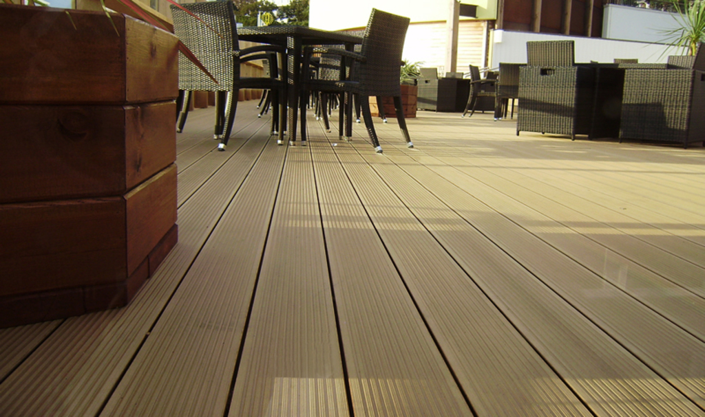 Galeria de Deck WPC UltraShield - 2