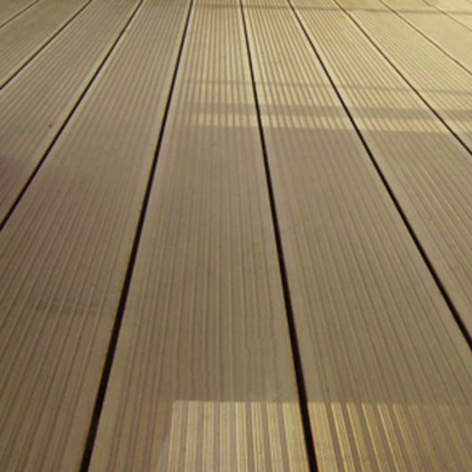 Galeria de Deck WPC UltraShield - 2
