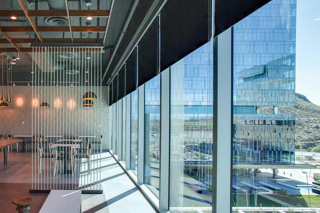 Manual FlexShade from Draper