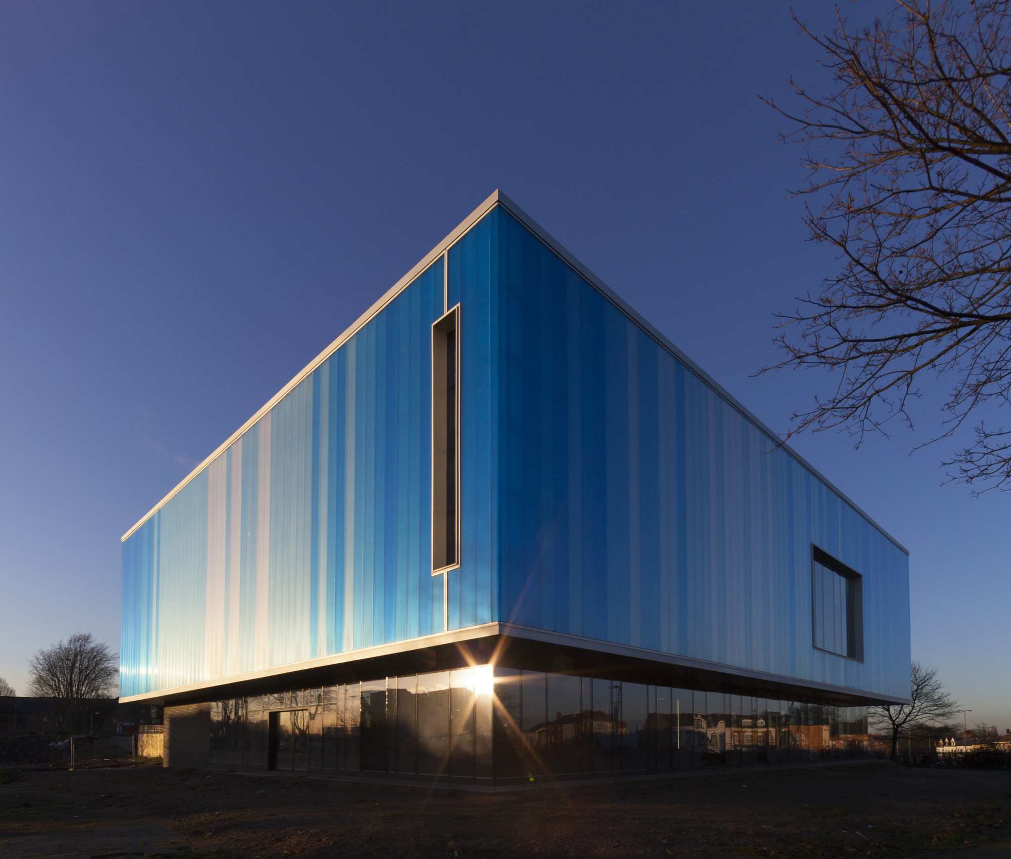 Gallery of Translucent Building Elements in Facades - 4