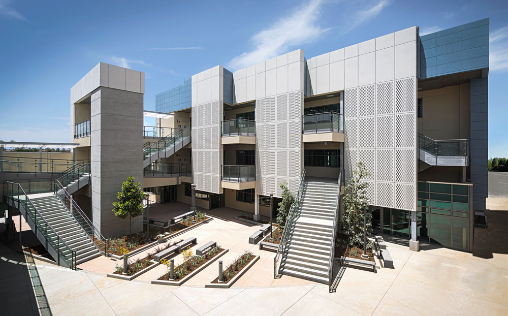 Rainscreen Cladding in Corona del Mar Middle School Enclave from Swisspearl