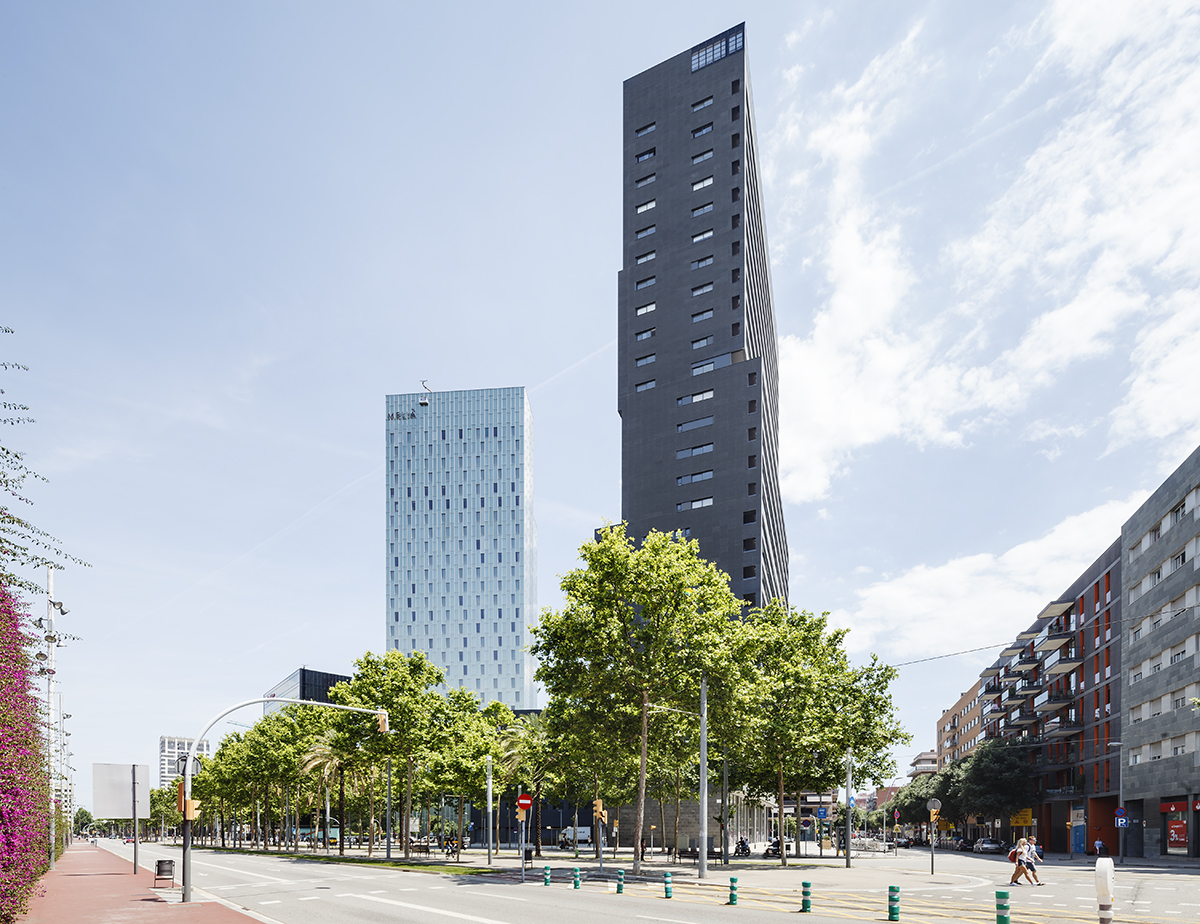 Gallery of Ventilated Facade in Diagonal Tower - 4