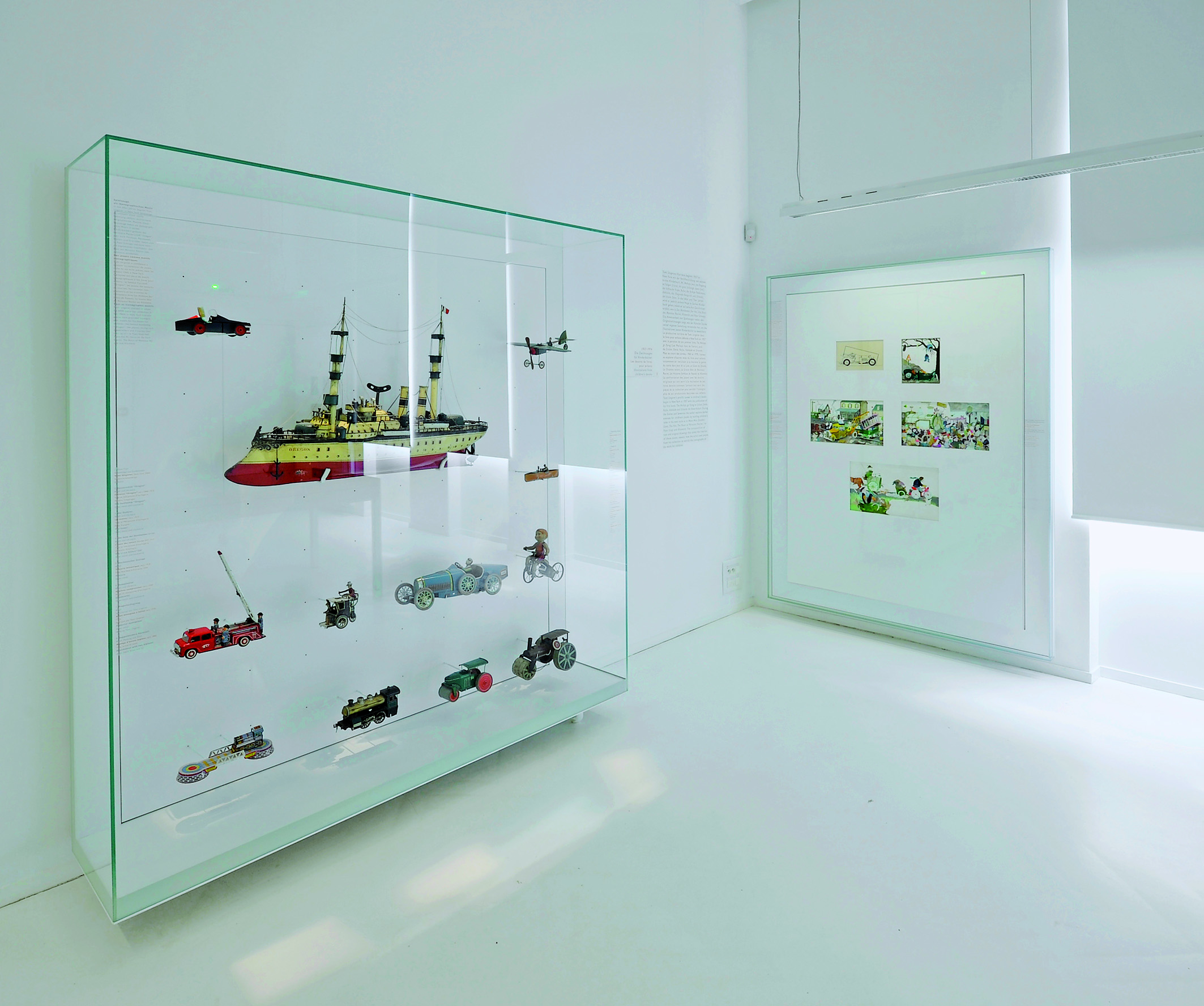 Display Case - R-Class from Goppion