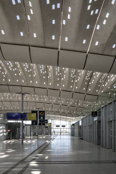 Gallery of UHPC Roofing of Montpellier TGV Station - 4