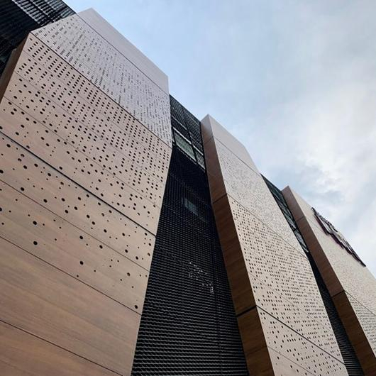 Panel aislante para fachadas IKOS® e IKOS i16® de NOVIDESA