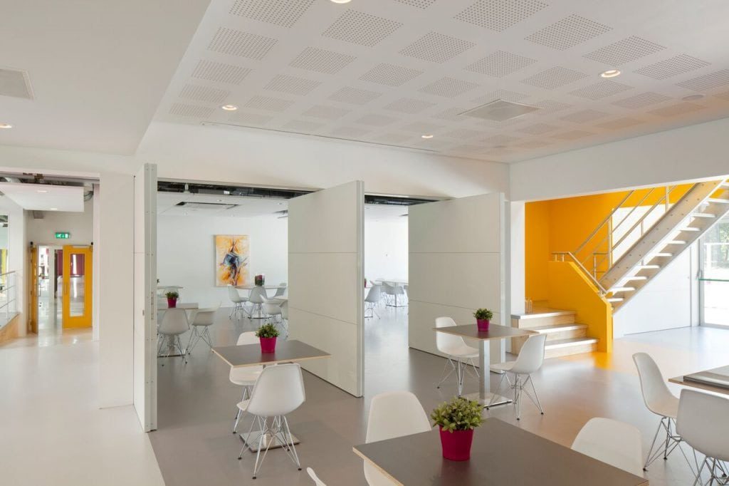 Gallery of Hinges for Pivoting Walls - 6