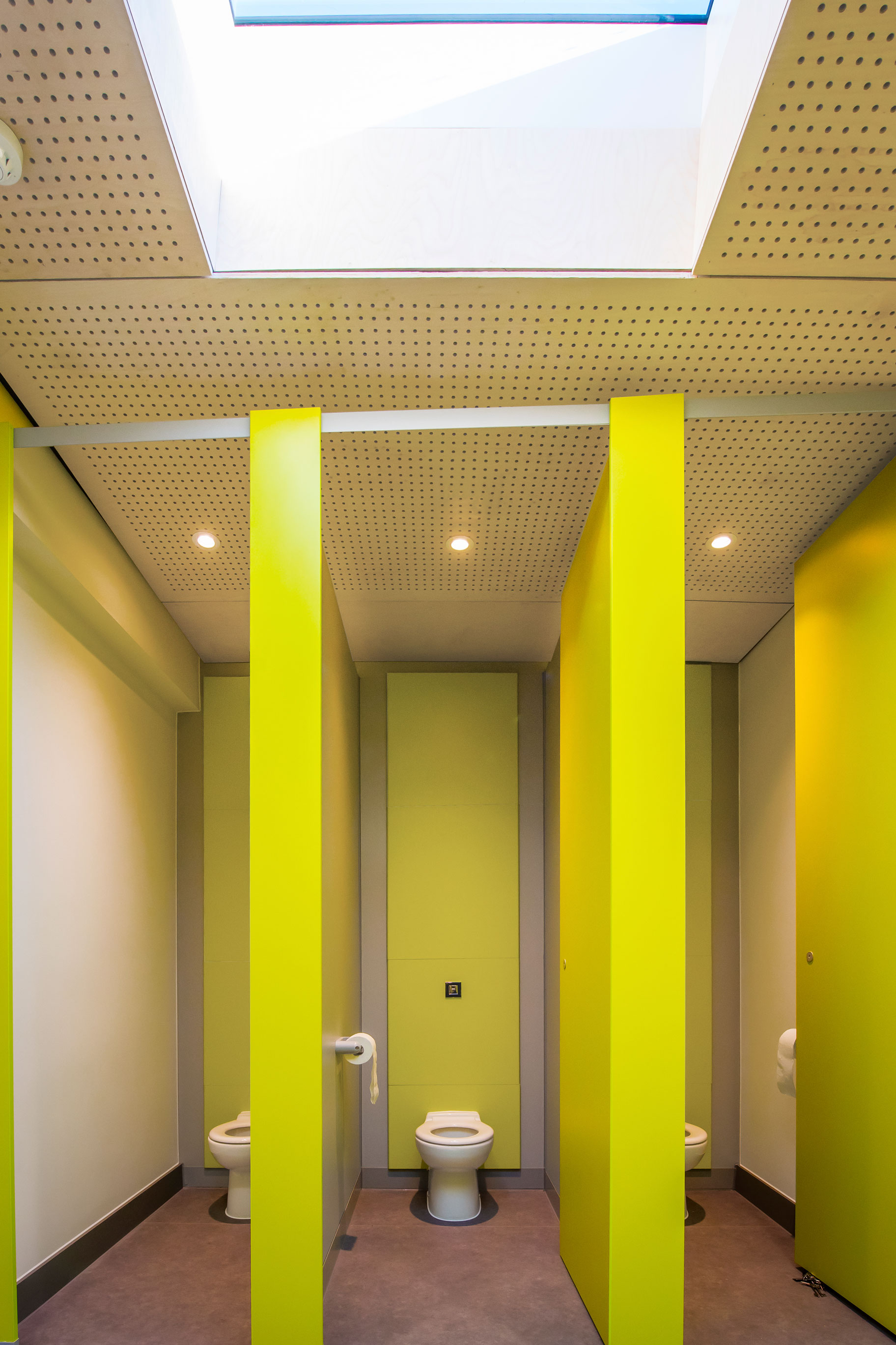 Gallery of Translucent Building Elements in Downton Primary School - 8