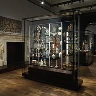 Display Case - R-Class from Goppion