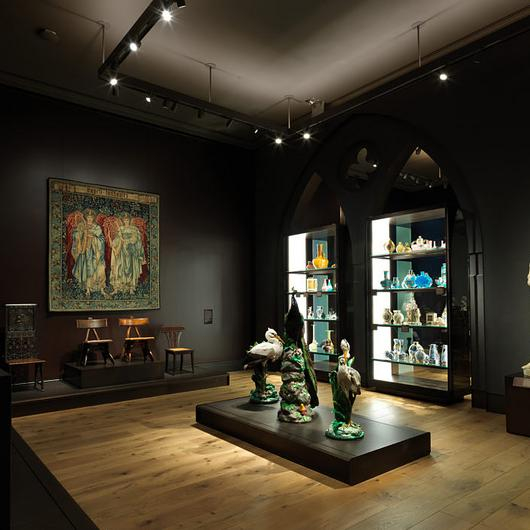 Display Cases in the New York Met from Goppion