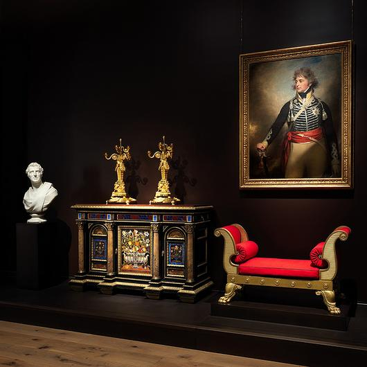 Display Cases in the New York Met from Goppion