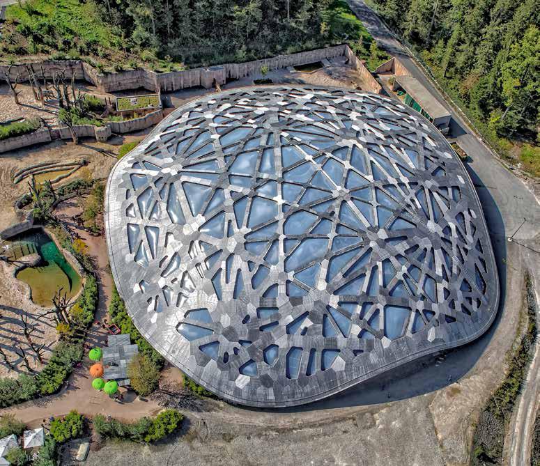 Gallery of Construction Solutions in Elephant House - 1