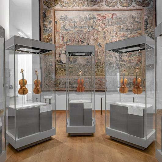 Display Case - Qre-Class from Goppion