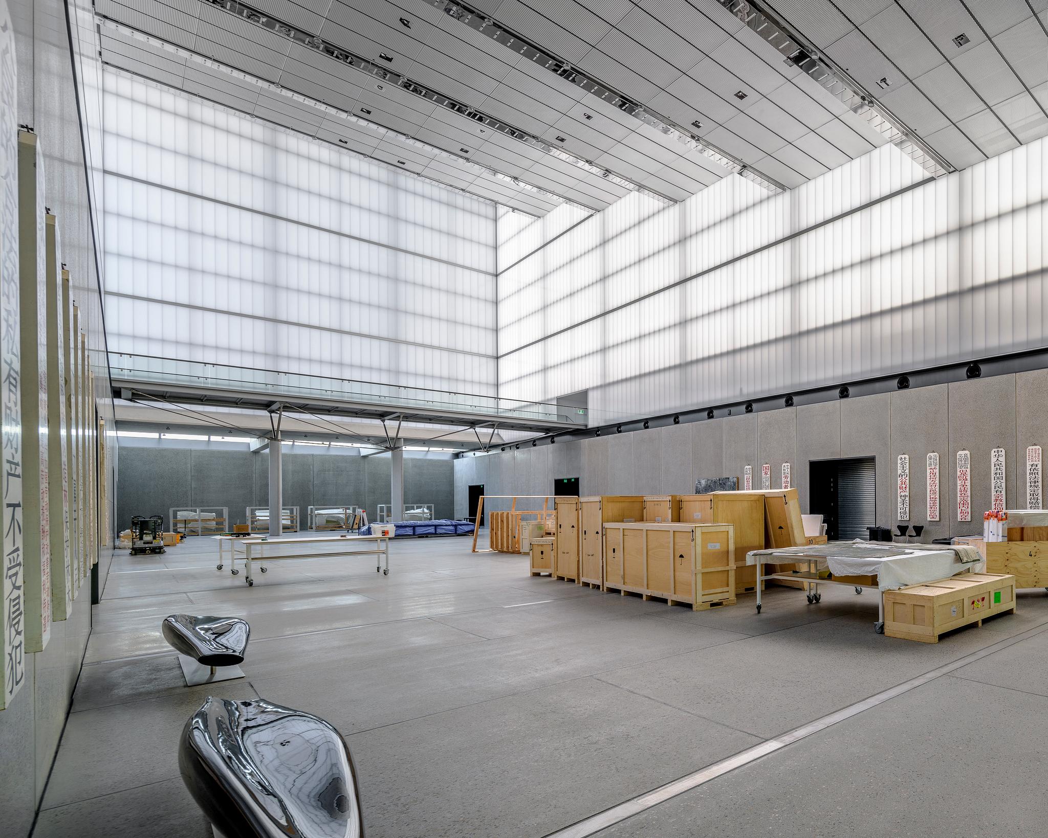 Gallery of Translucent Building Elements in Dangrove Art Space - 3