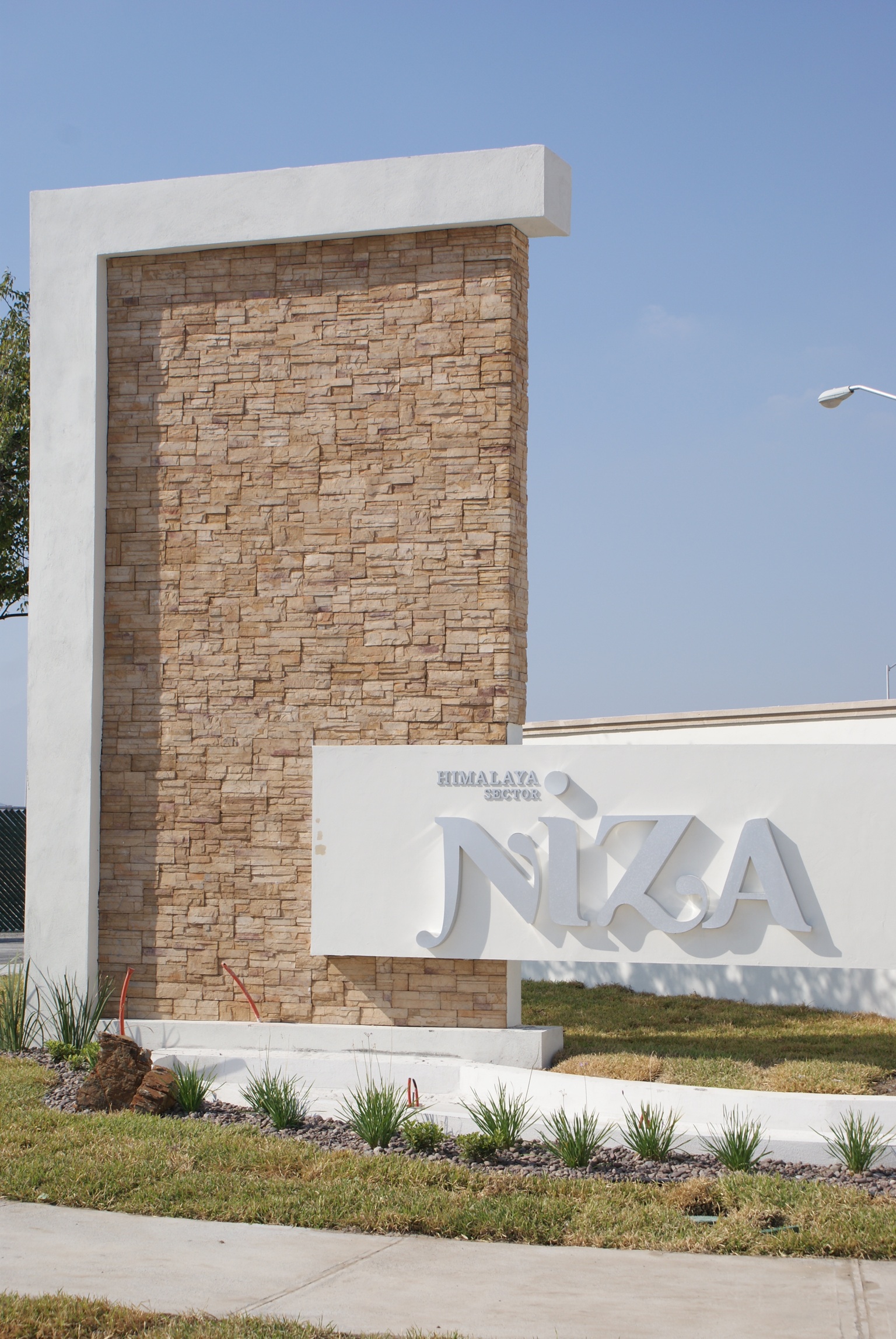 Galeria de Piedra residencial - Risco Marrón - 2