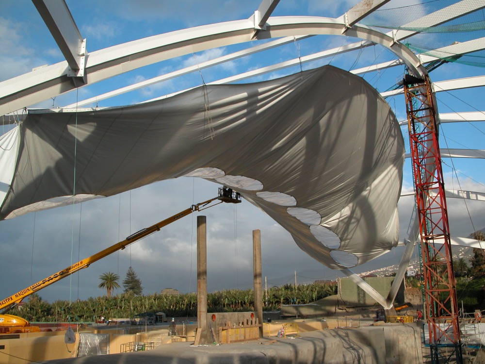 Gallery of Single Layer Covers and Façades - 24