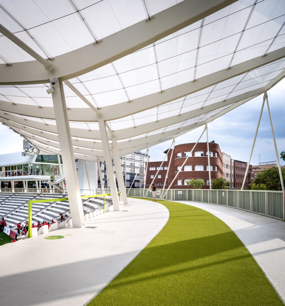 Gallery of Single Layer Covers and Façades - 22