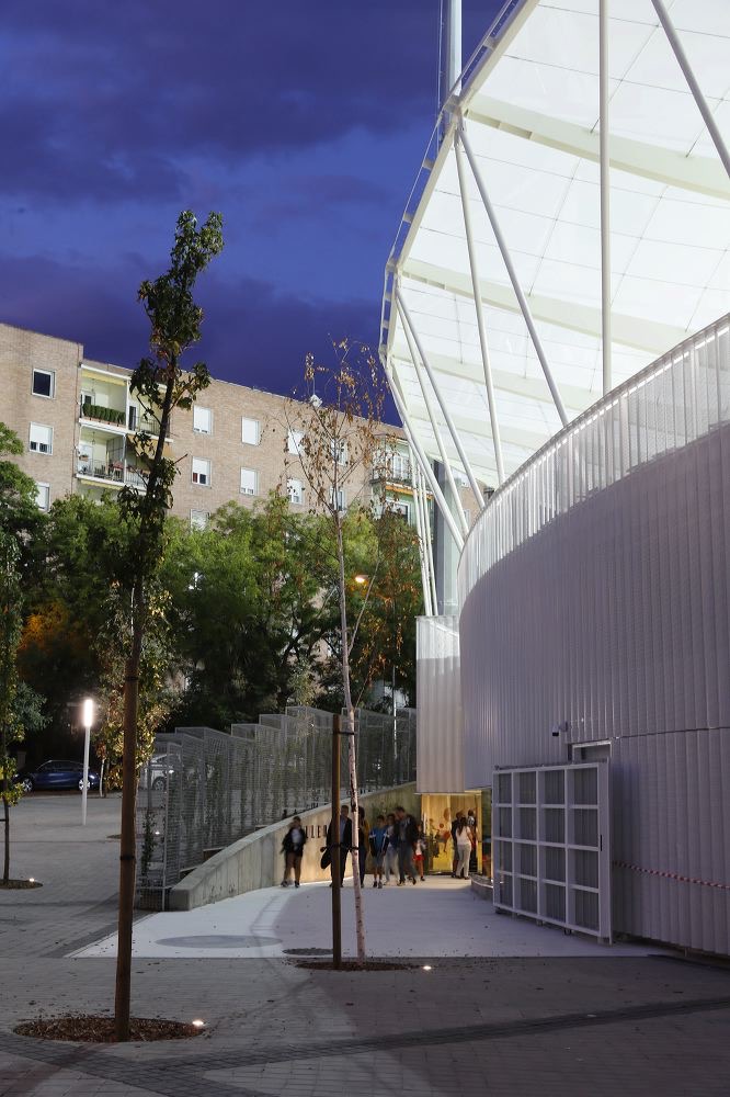 Gallery of Single Layer Covers and Façades - 20