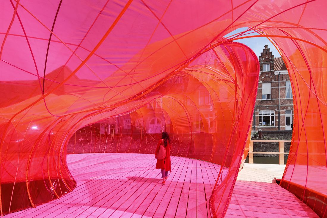 Gallery of Single Layer Covers and Façades - 1