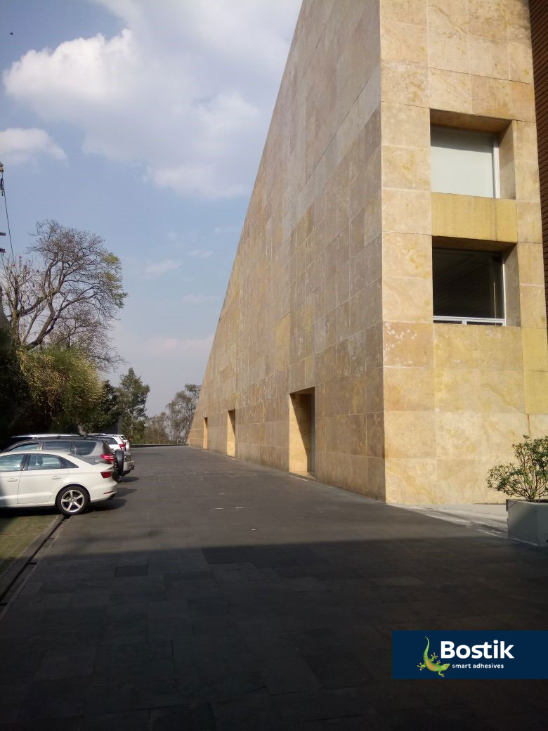 Galeria de Adhesivo para paneles porcelánicos de gran formato - Bosti ...