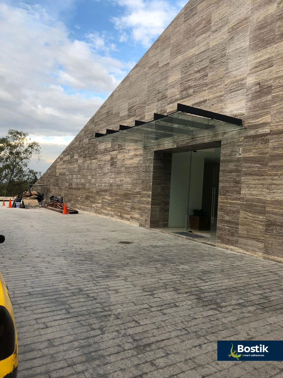 Galeria de Adhesivo para paneles porcelánicos de gran formato - Bosti ...