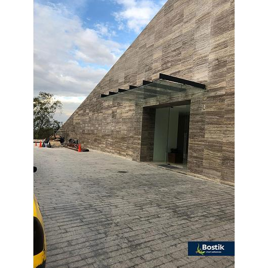 Galeria de Adhesivo para paneles porcelánicos de gran formato - Bosti ...