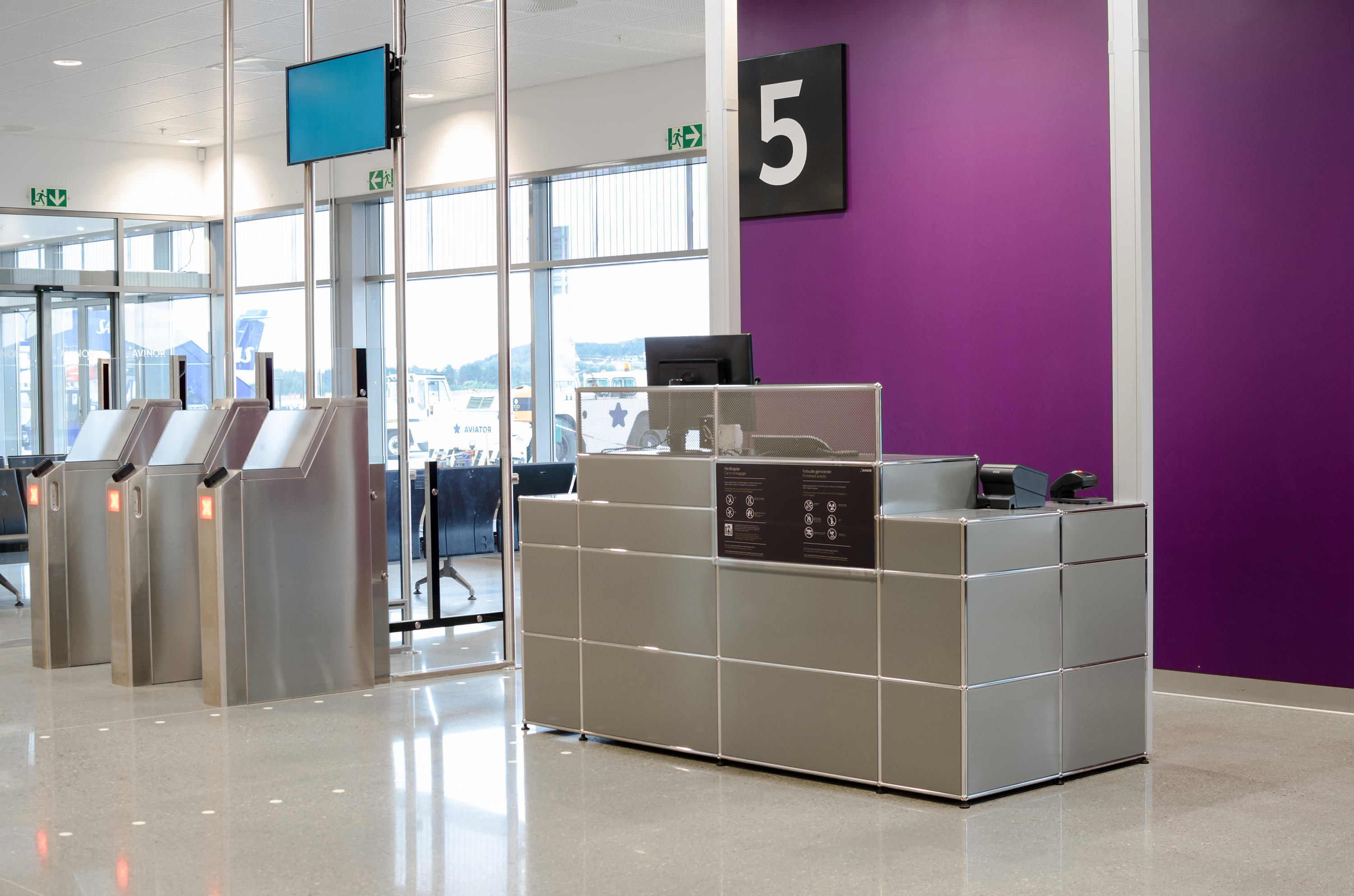 Gallery of Corner Reception Station - Haller - 9