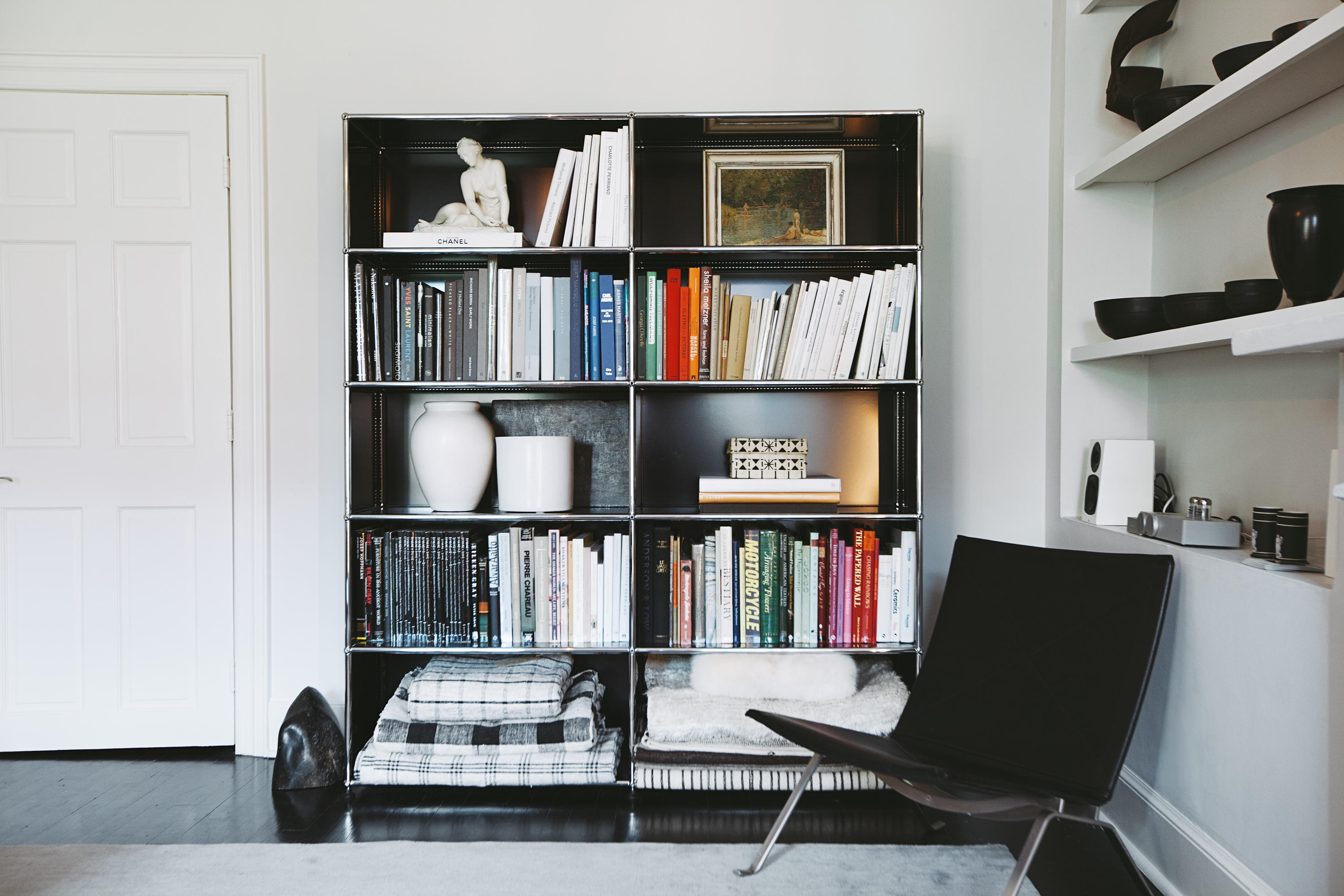 Gallery of Closed Shelves - Haller - 2