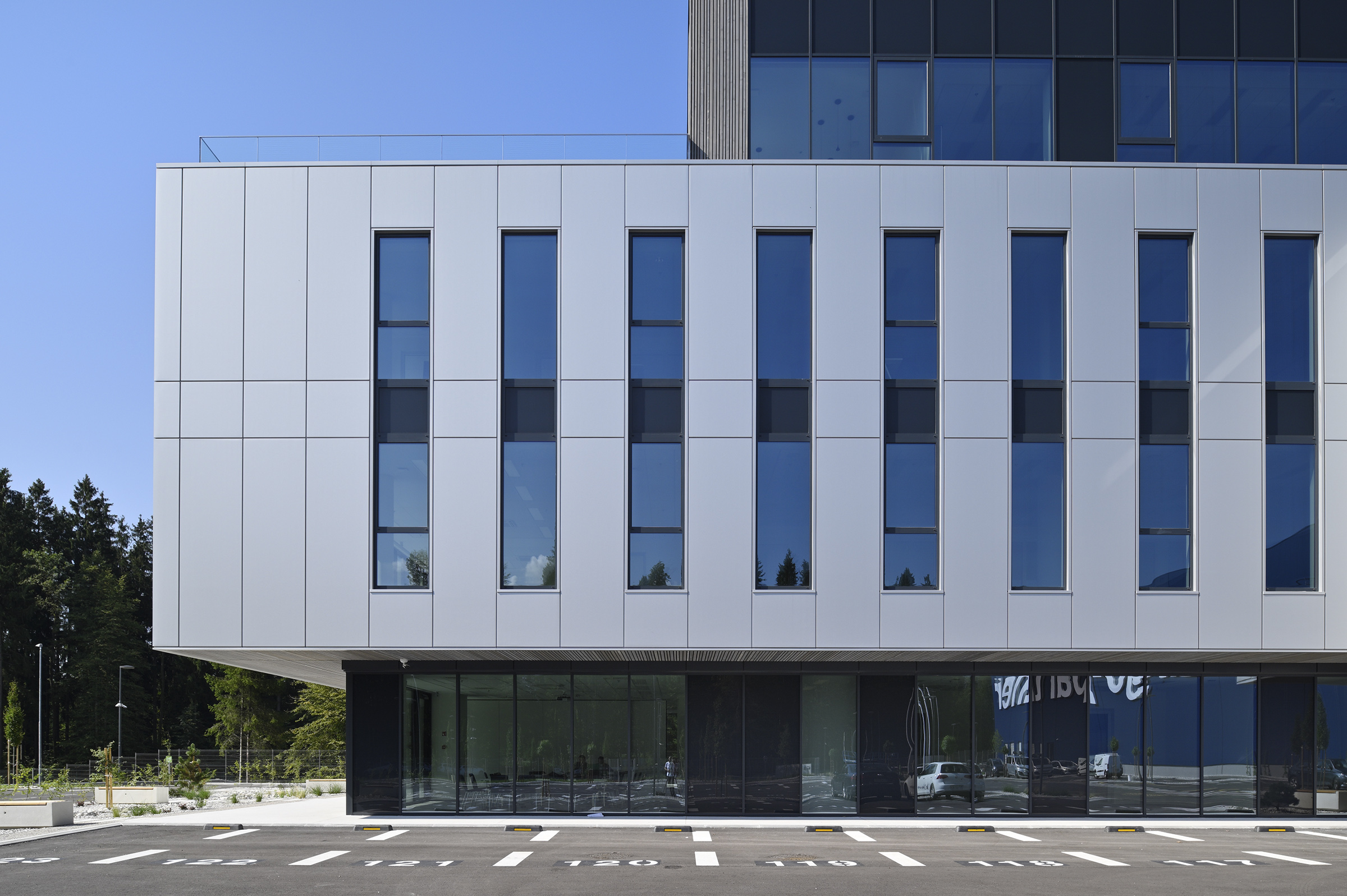 Gallery of Trimoterm and Qbiss One in Warehouses - 10