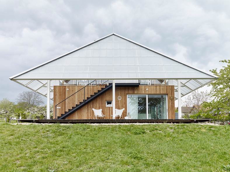 Gallery of Translucent Building Elements in Rooftop Greenhouse - 1