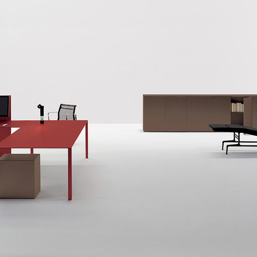 Executive Desk - LessLess Color from UniFor
