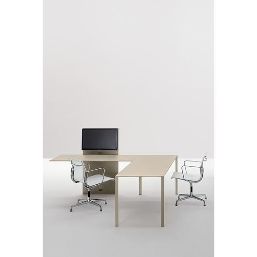 Executive Desk - LessLess Color from UniFor