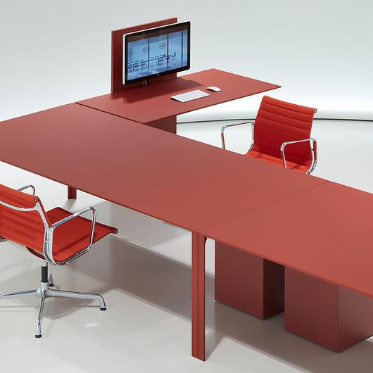 Executive Desk - LessLess Color from UniFor