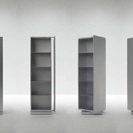 Executive Desk - Less from UniFor