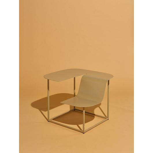 Outdoor Seating - Manta from mmcité