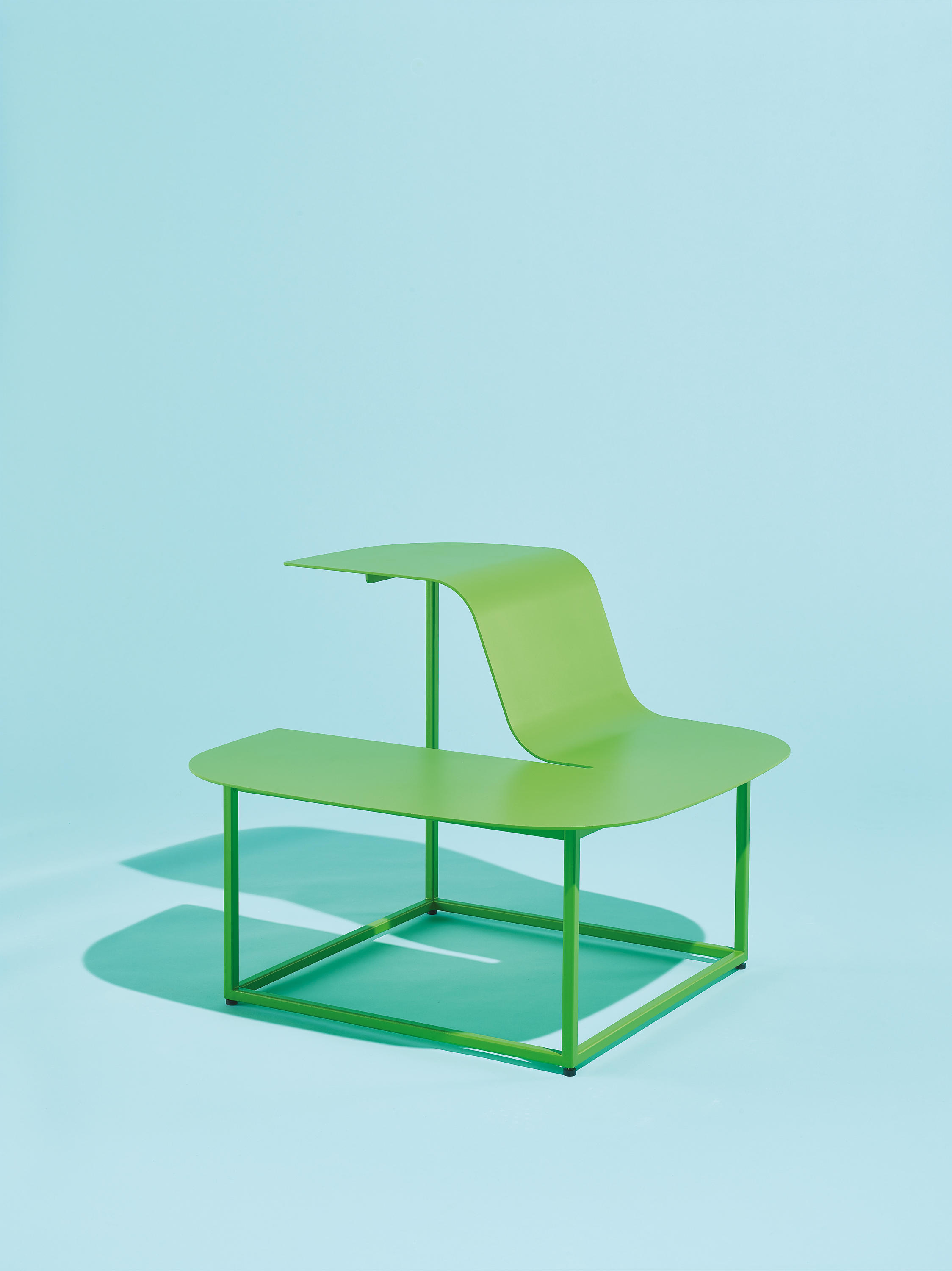Outdoor Seating - Manta from mmcité