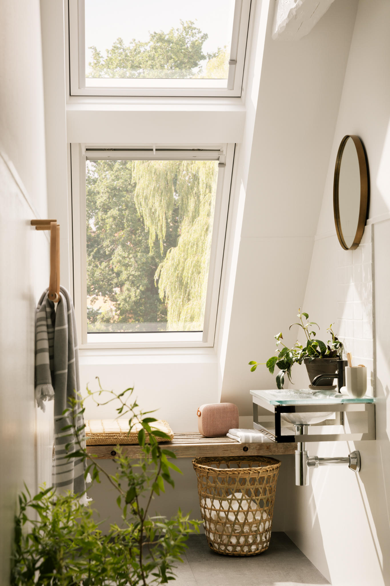 Gallery of Manual Roof Window - GGU - 3