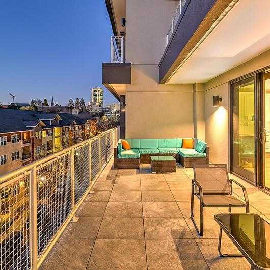 Interna-Rail® Aluminum Railing from Hollaender