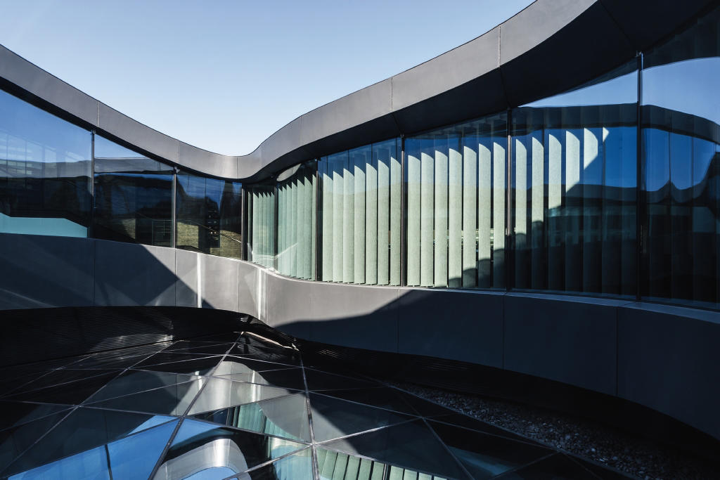 Gallery of Continuous Louver System - Linius - 8