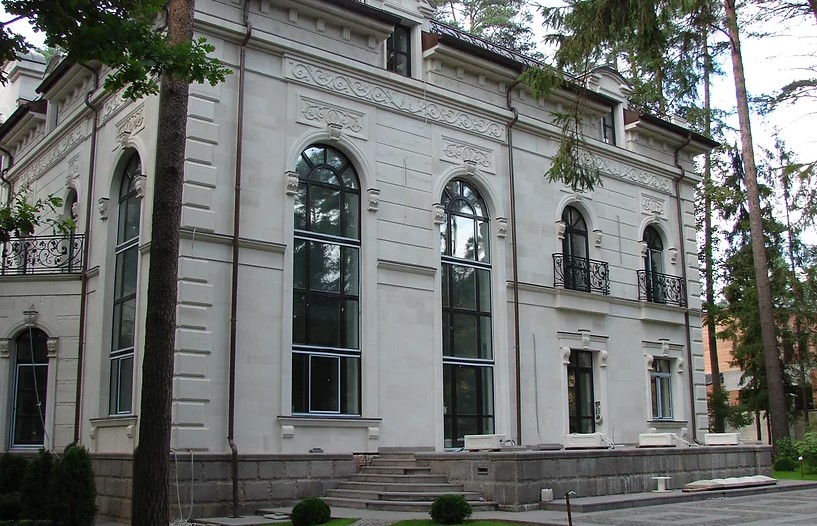 Gallery of Natural Limestone in Moscow House - 1