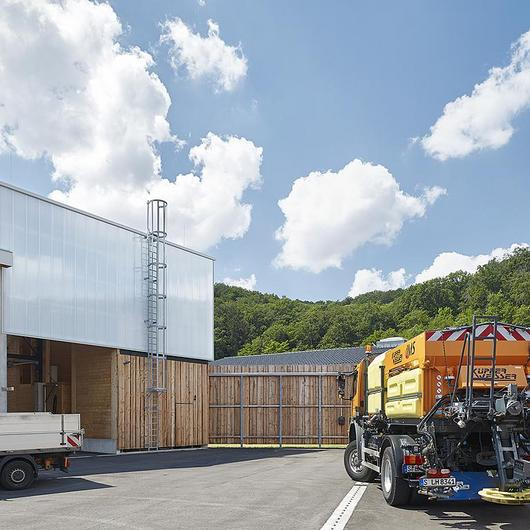 Gallery of Translucent Building Elements in AWS Waste Depot - 9