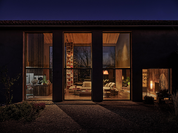 Modern Furniture in Countryside Private House from Flexform