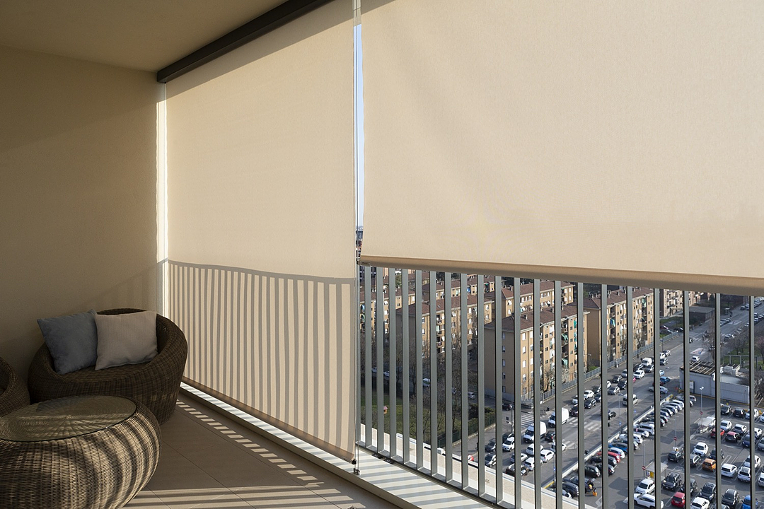 Galeria de Cortinas y toldos enrollables en proyecto residencial - 8
