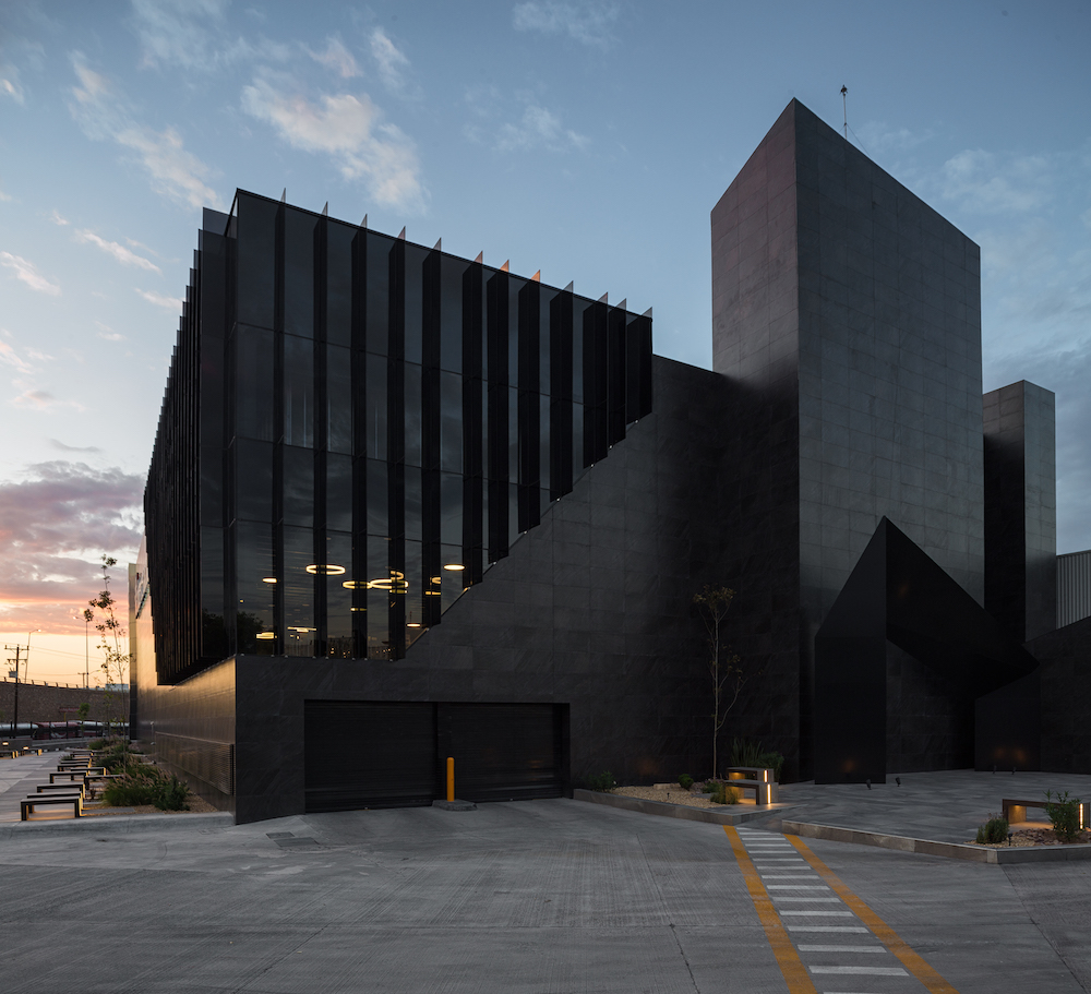 Fachadas corporativas con sistema PanelTack™ de Bostik