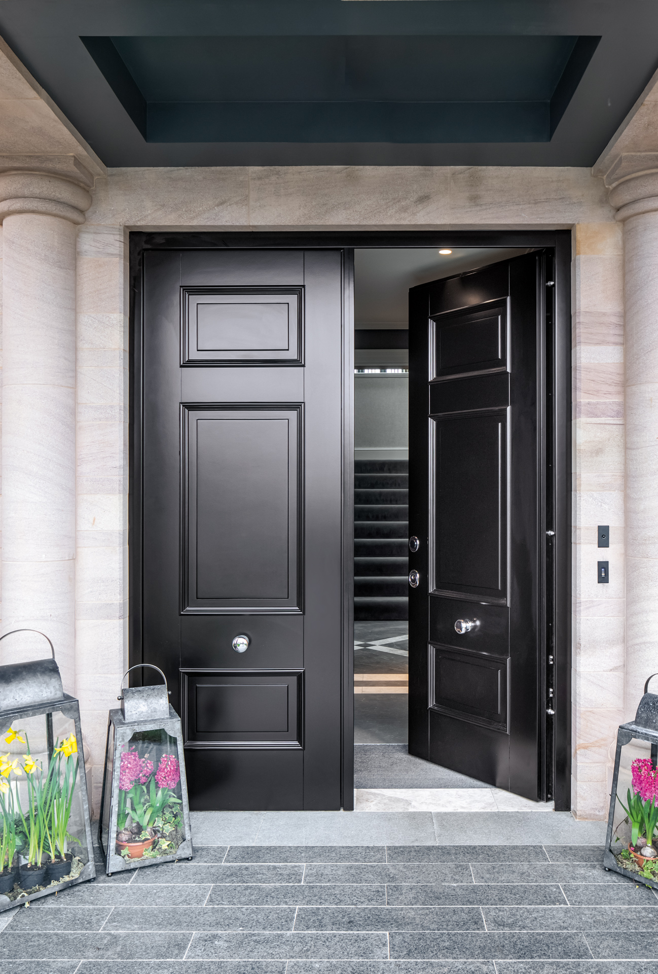 Gallery of Door with Exposed Hinges - Evolution - 4