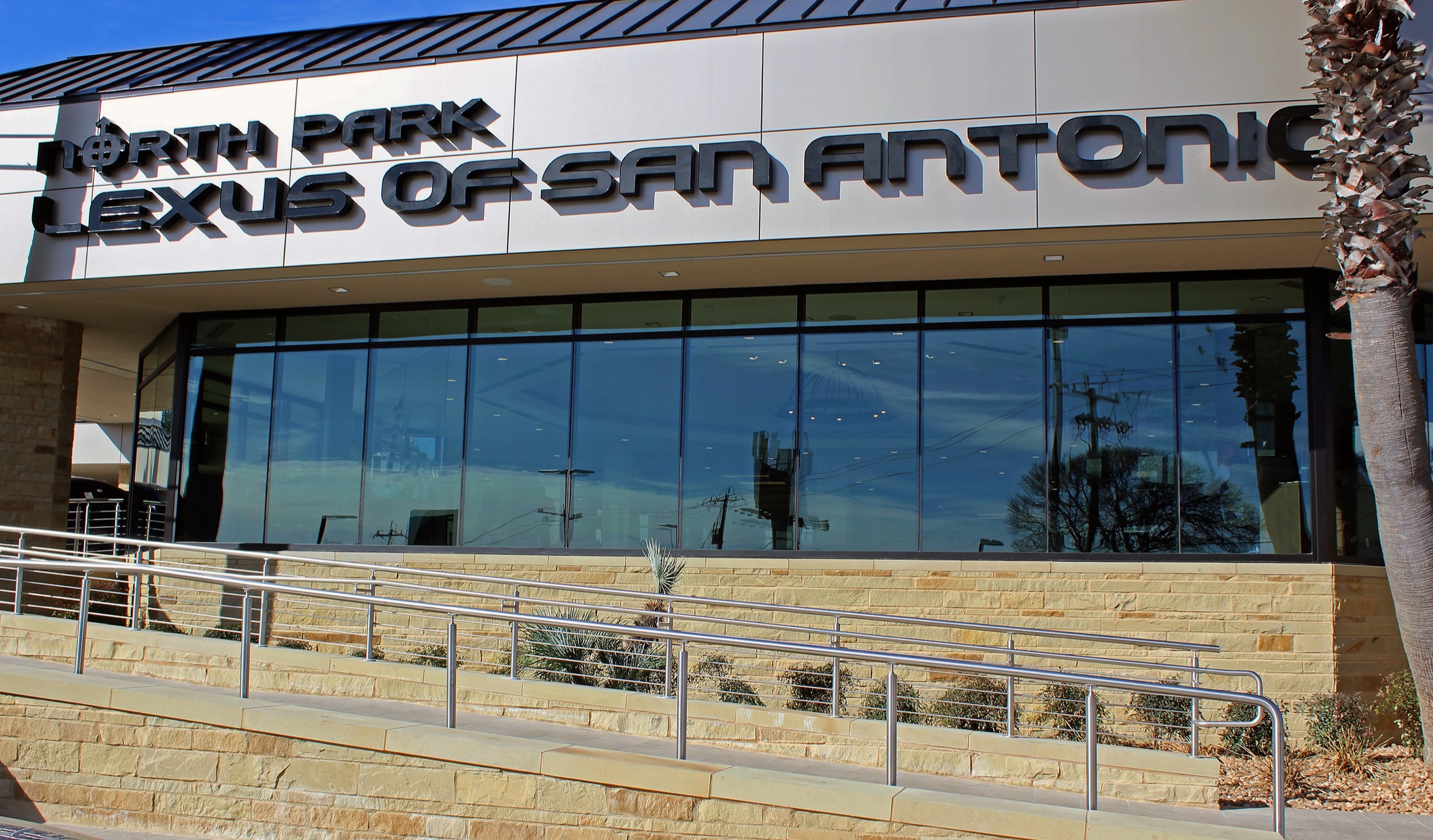 Gallery of Hollaender® Railings in Retail Applications - 3