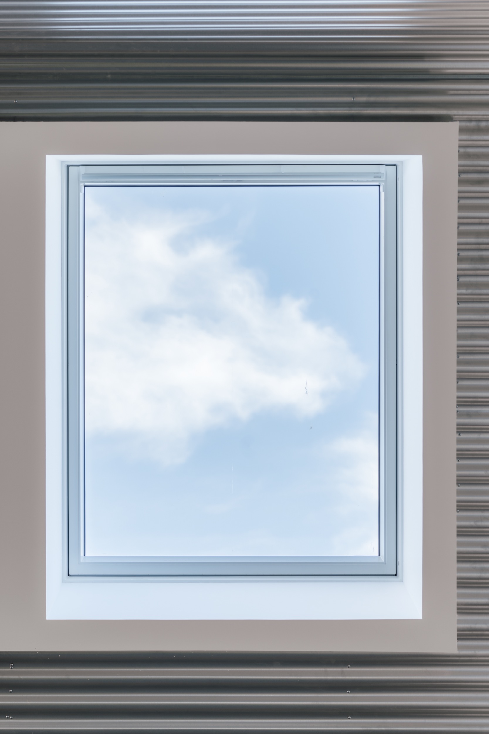 Gallery of Roof Window in Mostoles Office - 5