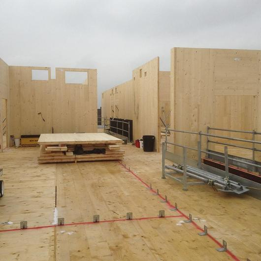 Galeria de Ángulos y placas clavadas para paneles CLT - 1