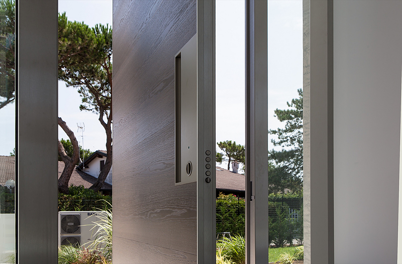 Syuna Doors in Albarella Villa from Oikos